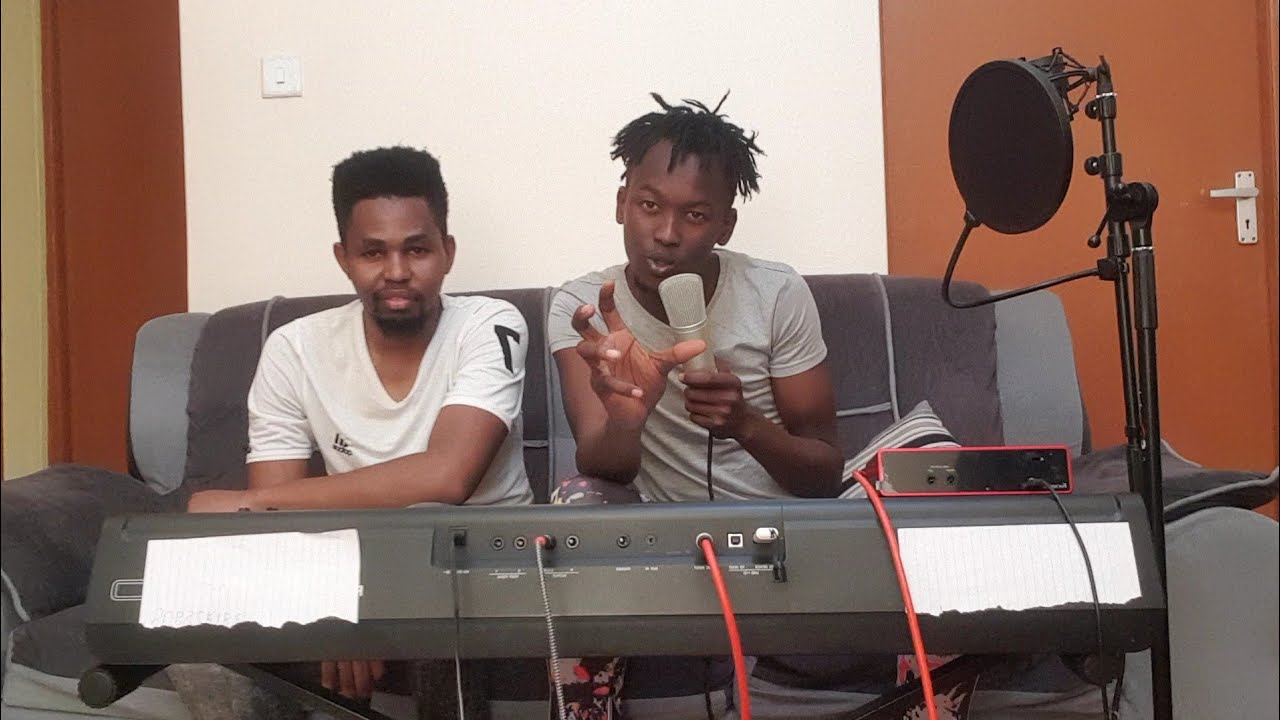 saviour Bee and Levi pro Piano seben none stop - YouTube