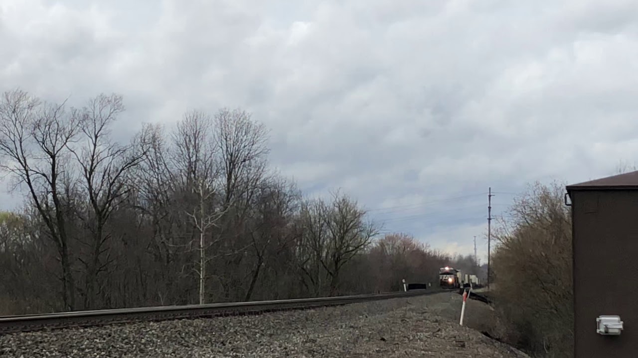 NS 4157 & 9725 Lead Elephant Style on Eastbound 24M at Lake Street - YouTube