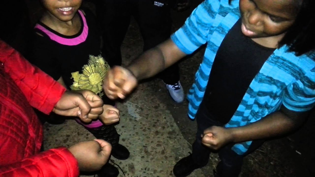 Kids playing the bubble gum game - YouTube