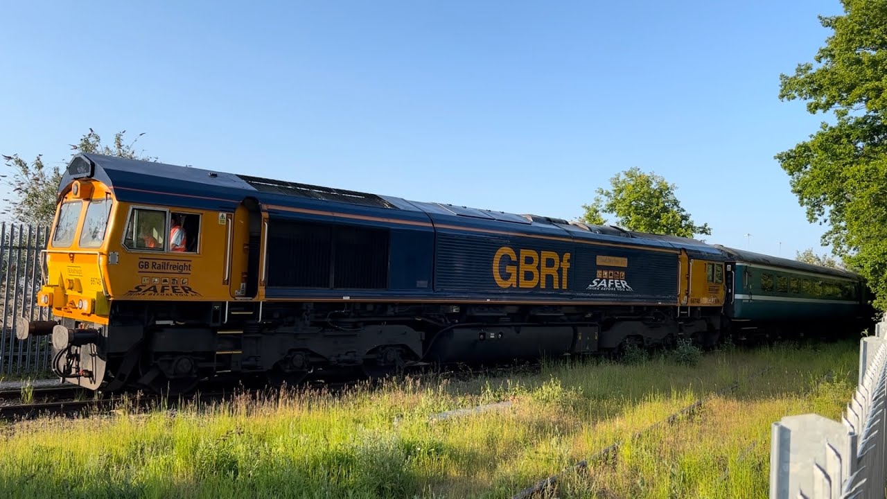 GBRf 66748 and 66765 reverse at Harwich Refinery on 1Z67 - YouTube