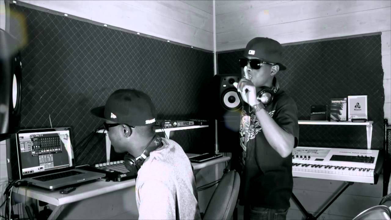 Sampling a beat! - YouTube