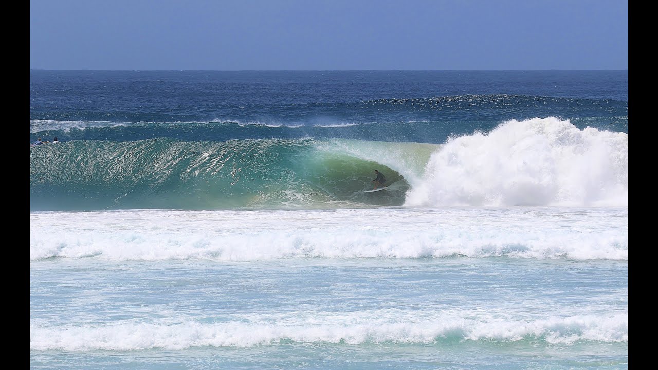 Pumping surf on Kirra Point... - YouTube