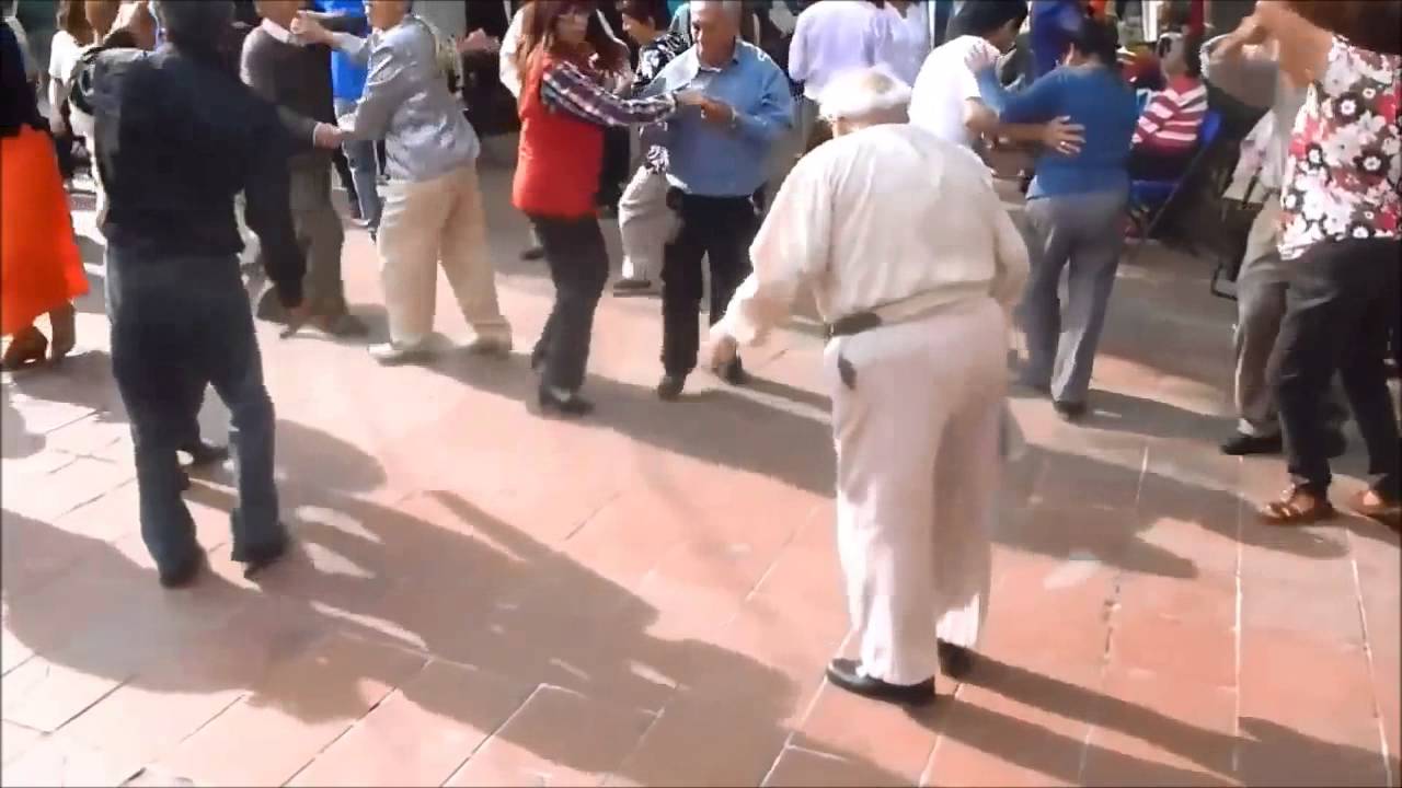 Old Man Dance to Enter Sandman - YouTube