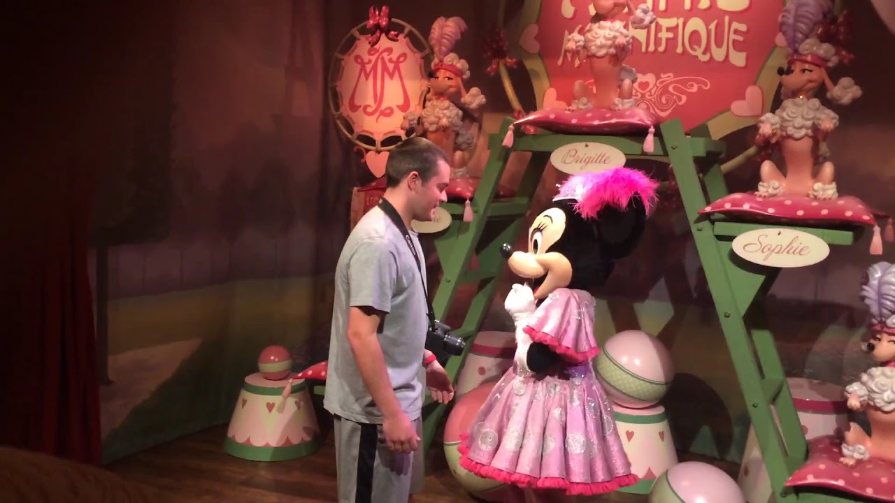 Minnie Magnifique and her Pirouetting Parisian Poodles - YouTube