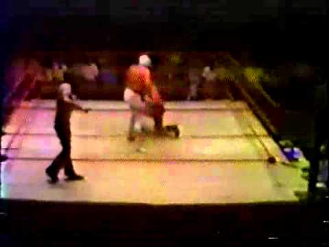 70s Gulf Coast Intern vs Rip Tyler Wrestling - YouTube