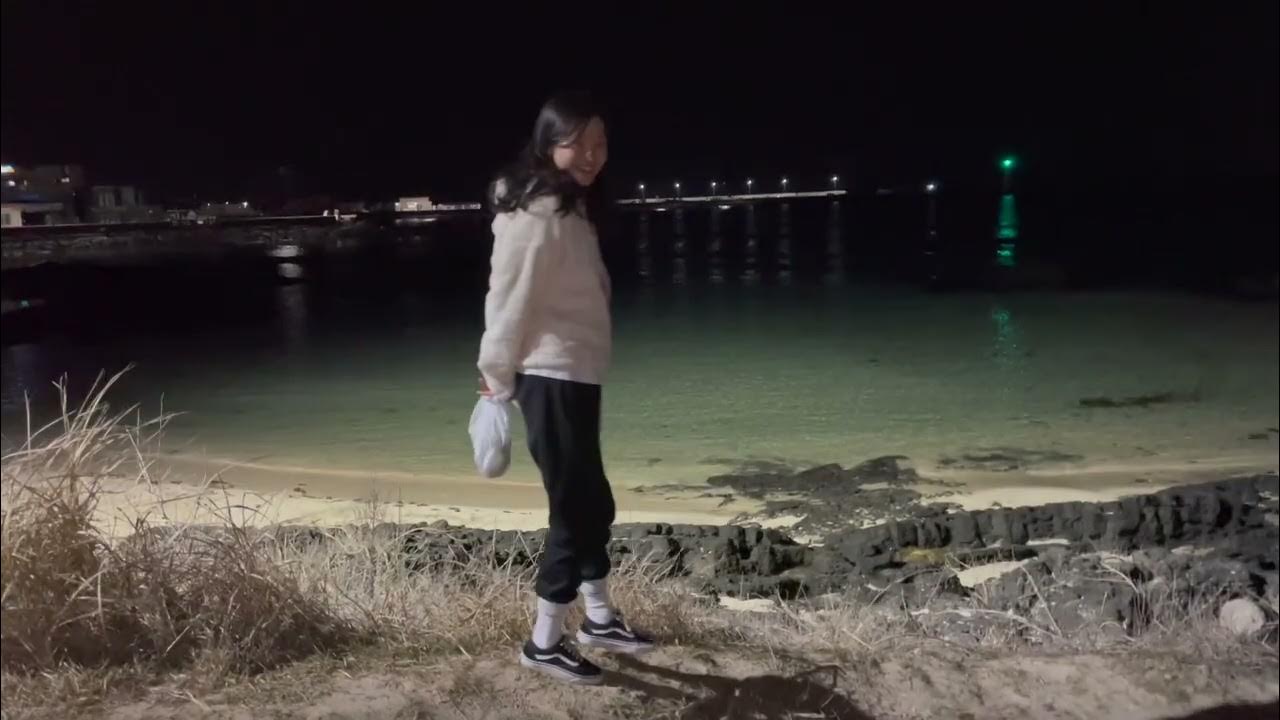 Jeju / Korea / Sehwa Coast / Autumn Night / 제주 가을 밤 세화리 해안 산책 - YouTube