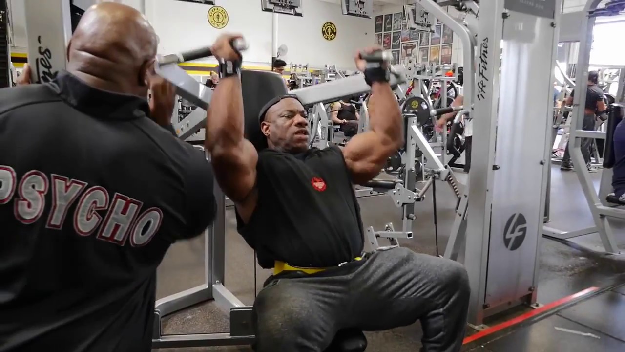 Shoulder workout at Gold's Gym - Dexter Jackson - YouTube