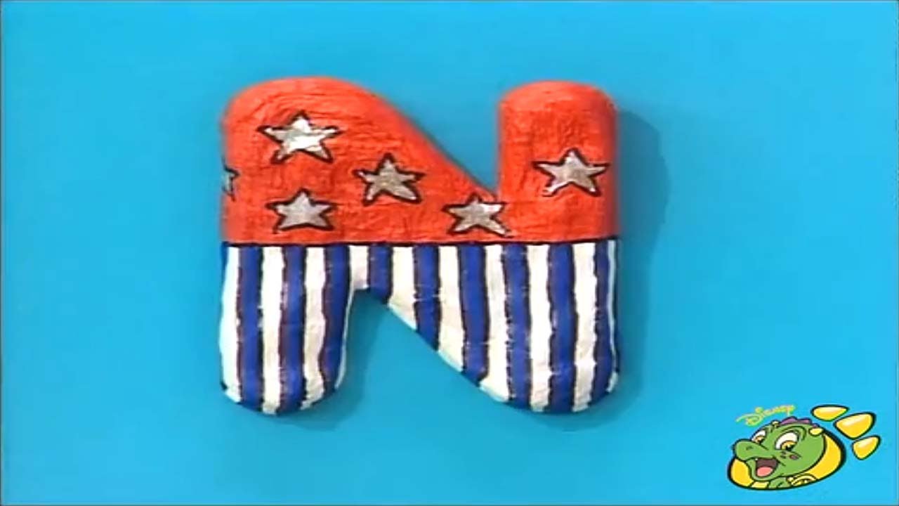 Art Attack - Series 8 (1996), Episode 10: “D.I.Y. Paper Pulp Badge ...