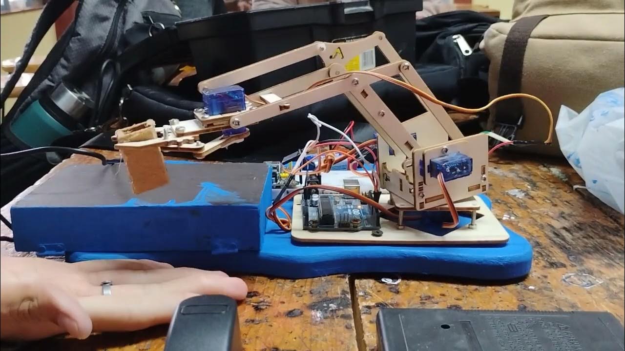 Brazo Robótico con Arduino Uno y fuente de alimentación para los 4 servos - YouTube