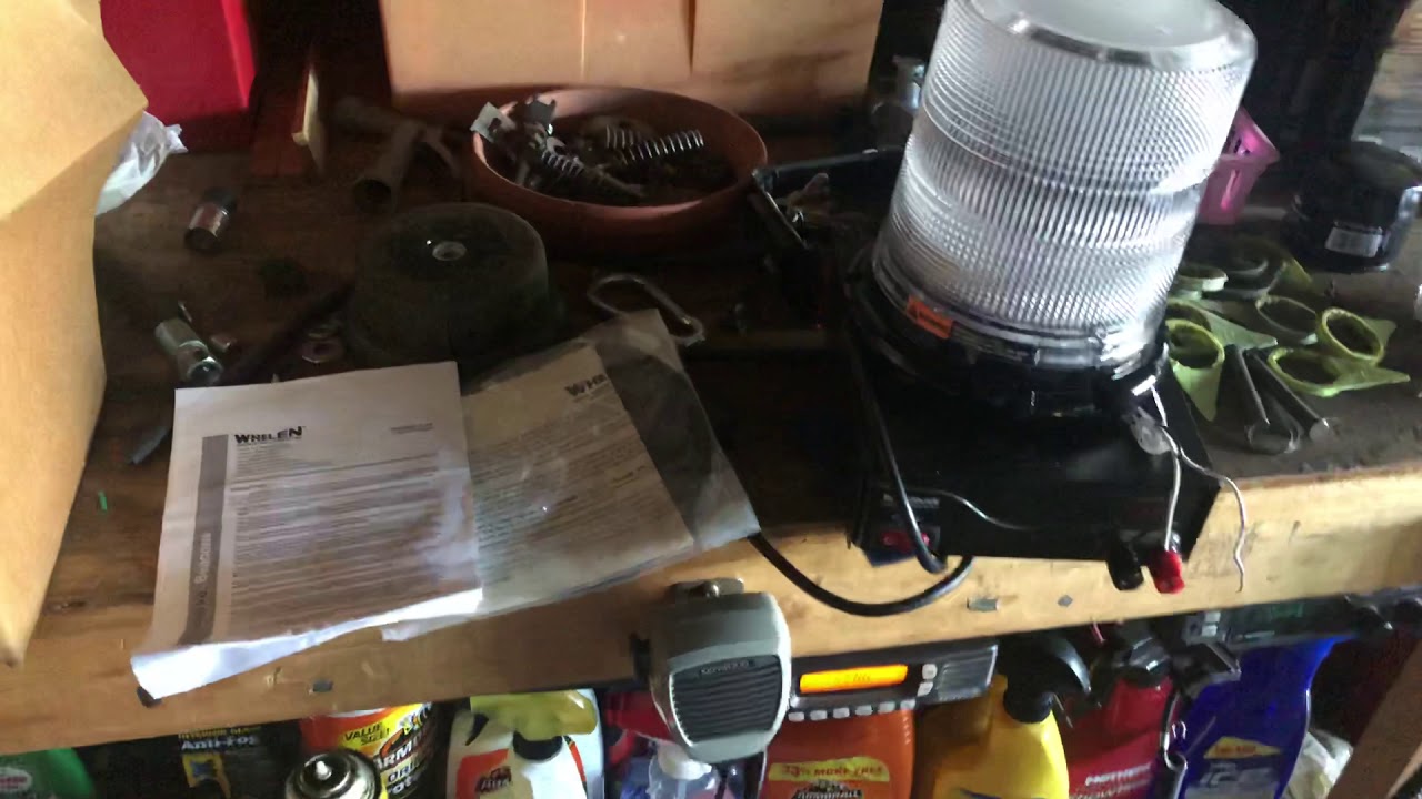 Whelen L22 LED White Strobe Beacon flash patterns - YouTube