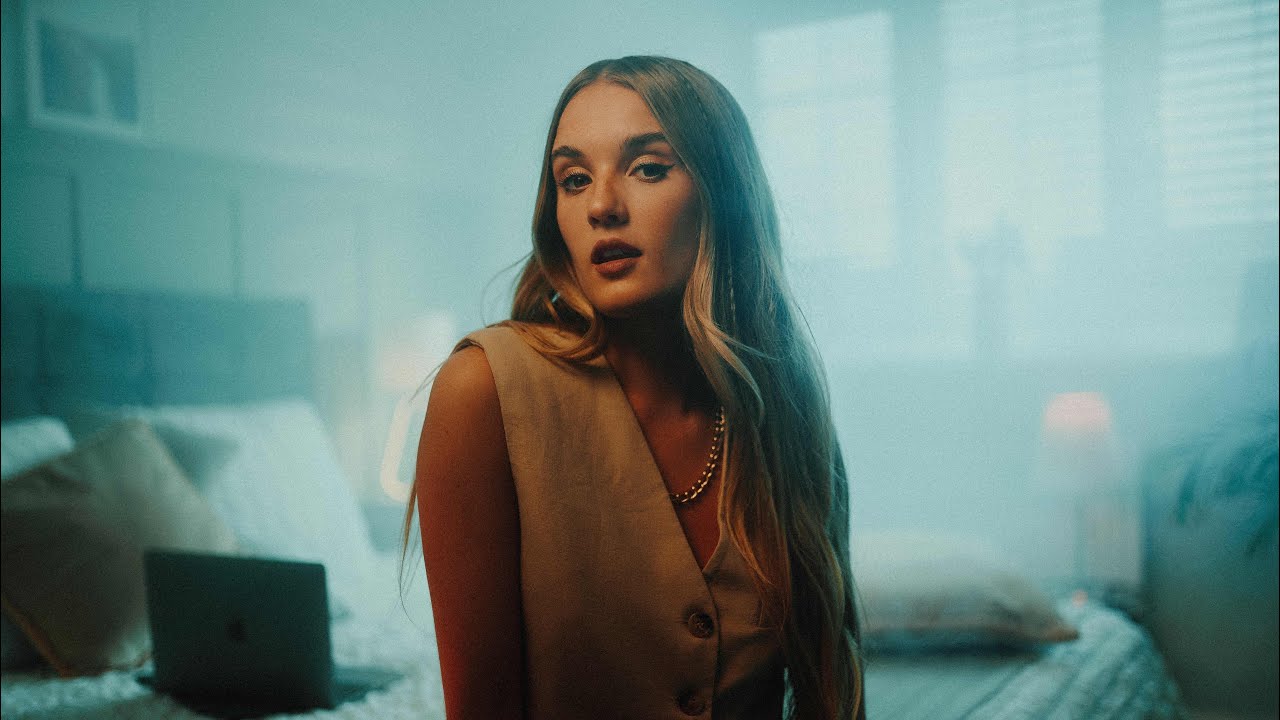 Chloe Ann - Easy To Forget You (Official Music Video) - YouTube