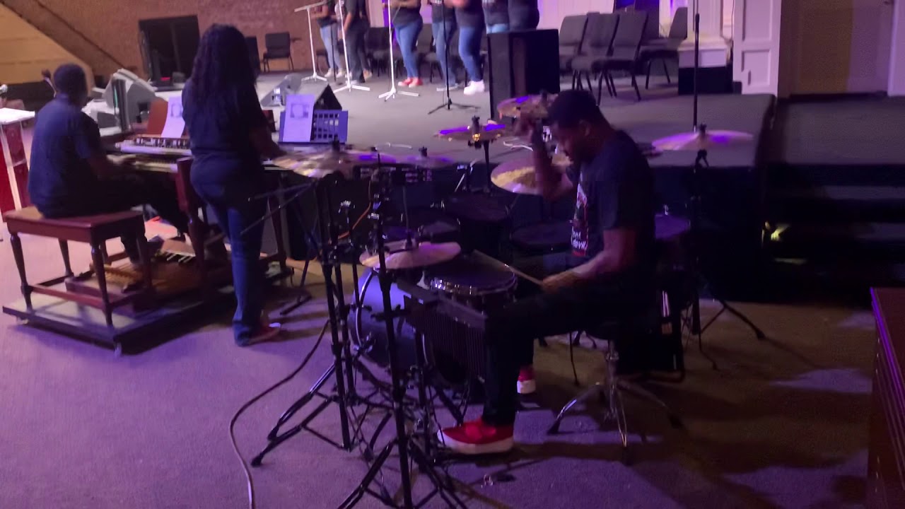 God is Keeping Me by The Mississippi Mass Choir - YouTube