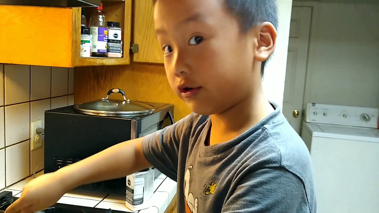 Teaching my lil brother MoMo how to cook - YouTube