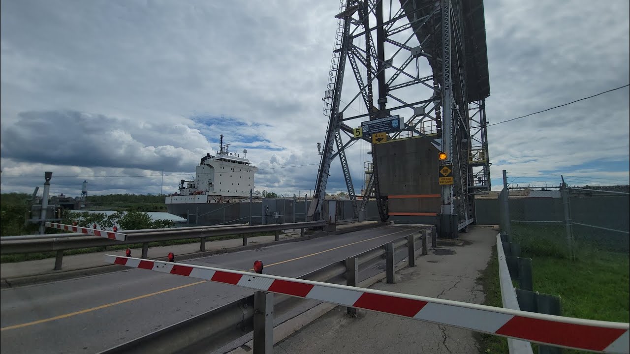 Ship Kaministiqua through Glendale Avenue lift bridge pt. 1 (read desc ...