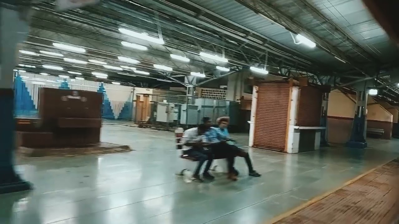 Tundla Junction Arrival & Departure Agra fort Intercity Express - YouTube