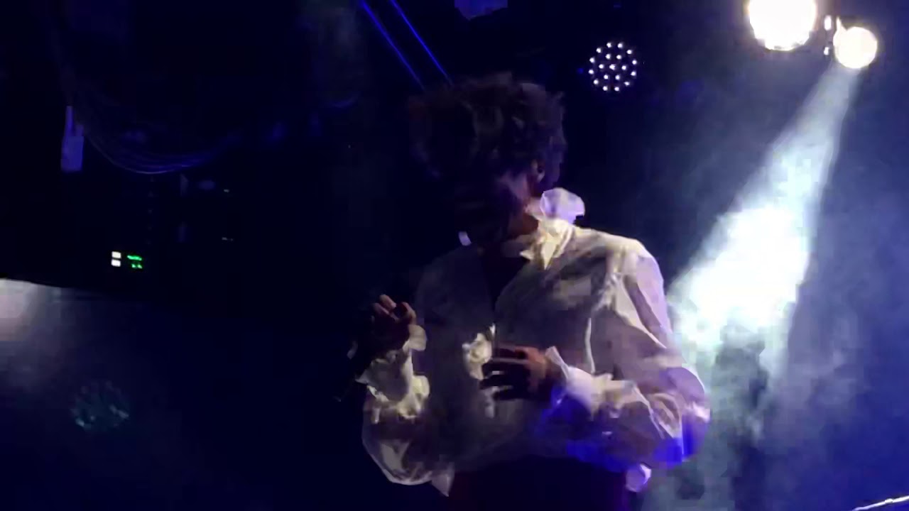 Mika - Relax - Live at Brooklyn Steel - YouTube