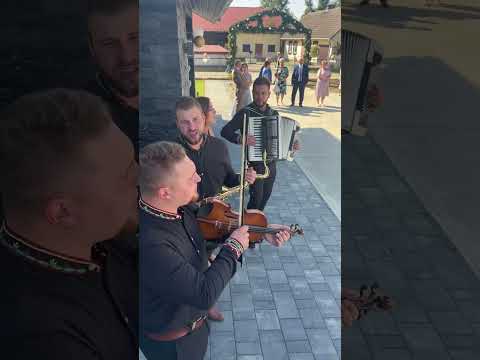 Heca - Szumiała leszczyna🌳 pod domem Pannym Młodej 🩷