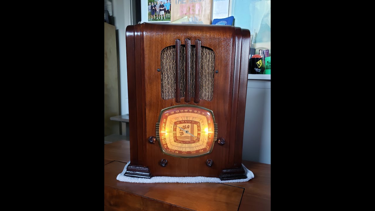 1937 Detrola Model 146 - YouTube