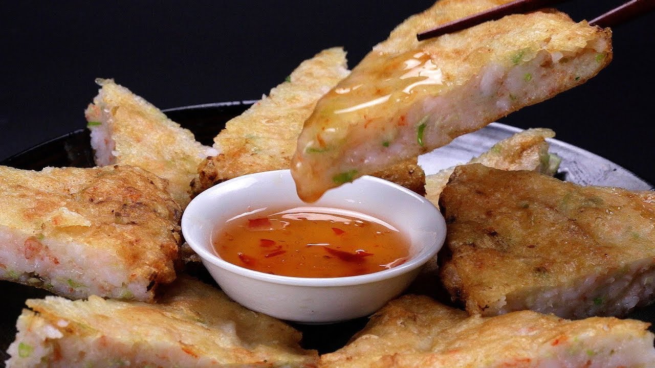 【1mintips】These DIY crispy "Moon Shrimp Cakes" are so easy! - YouTube
