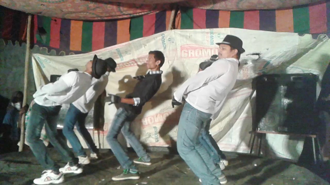 Kasi group dance "Bommarillu- apudo epudo" song - YouTube