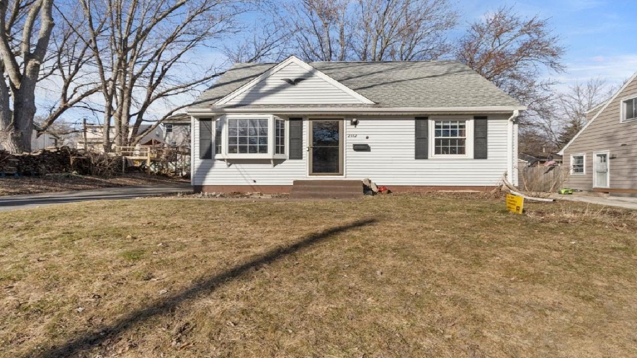 2112 Oaklawn Ave, Waukesha, WI Presented by Amy Hopfinger. - YouTube