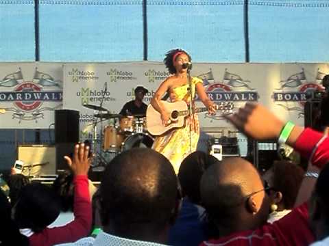 Zahara singing "Umthwalo wam" live from Bordwalk on the 15th of October ...