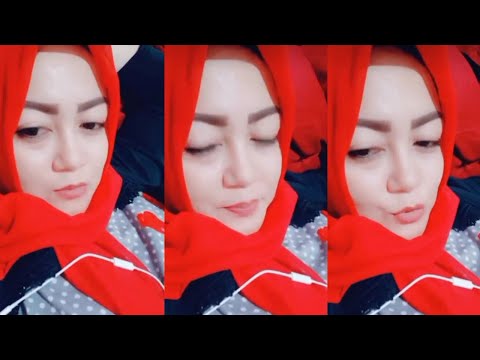 Pesona hijab merah cantik ada yang aneh bikin gemes