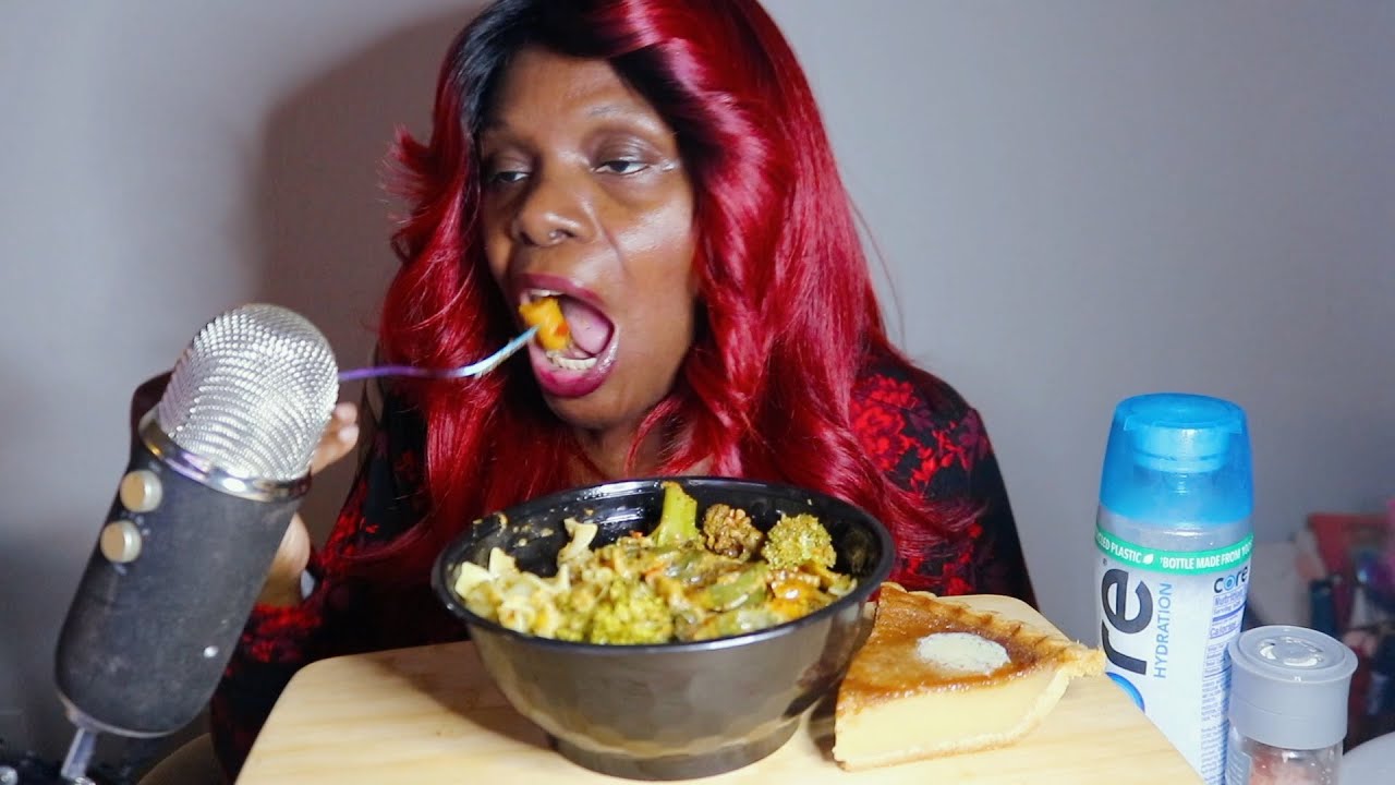 Delicious Stew With A Pie Treat ASMR - YouTube