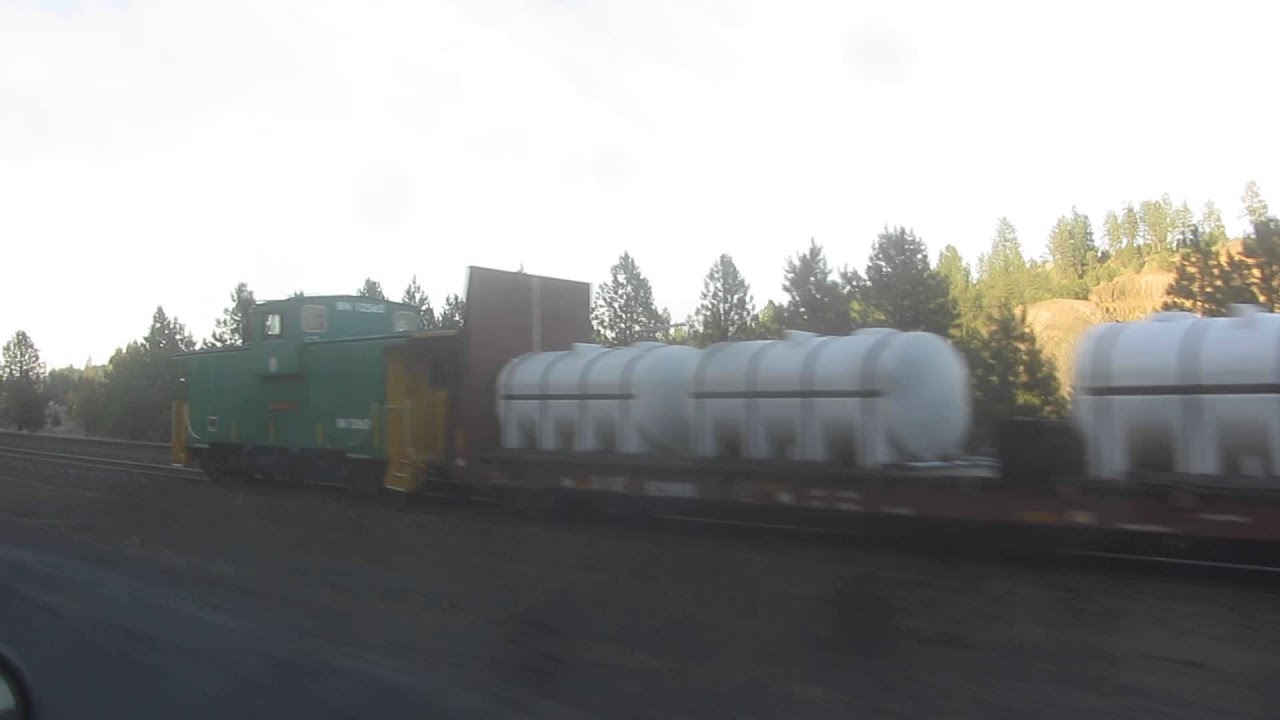 BNSF Fire fighting train @ Scribner siding (Windy) - YouTube