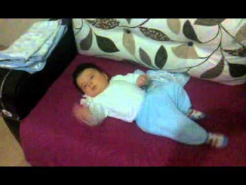 3 aylık bebeğin bolu oyun havası oynuyor