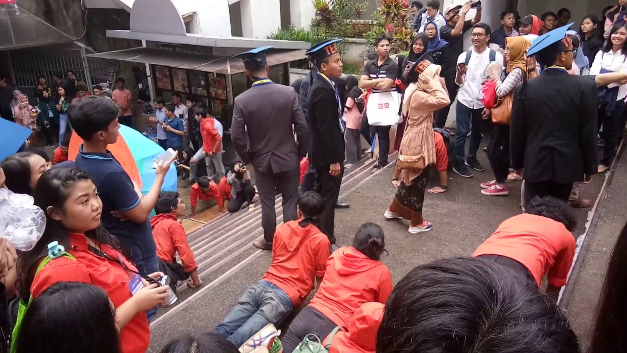 HIMATG TERRA ITB, Push Up Wisuda April 2019 di Tunnel ITB - YouTube