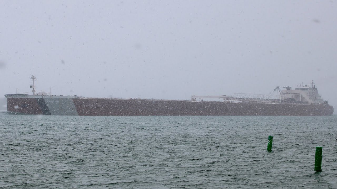 Thousand Foot Tug/Barge Presque Isle - YouTube