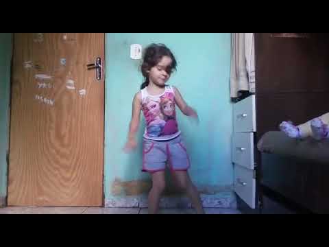 Sofia dançando malandramente