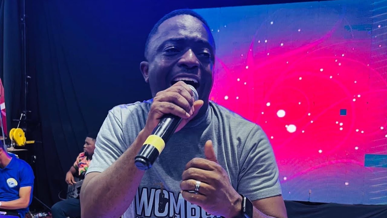 Pastor Mark Kyei Boate lifts a powerful worship atmosphere at WOMBOM ...