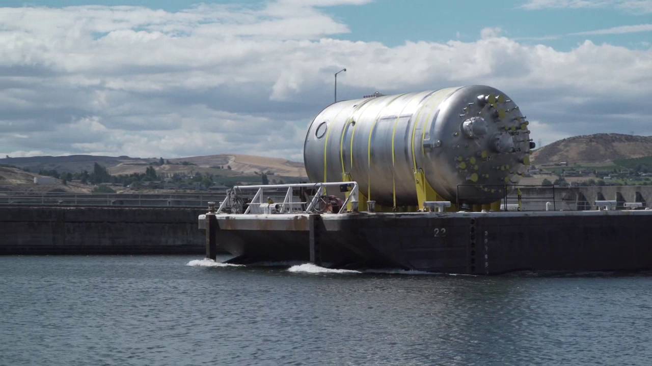 Hanford Vit Plant test vessel barged up Columbia River - YouTube