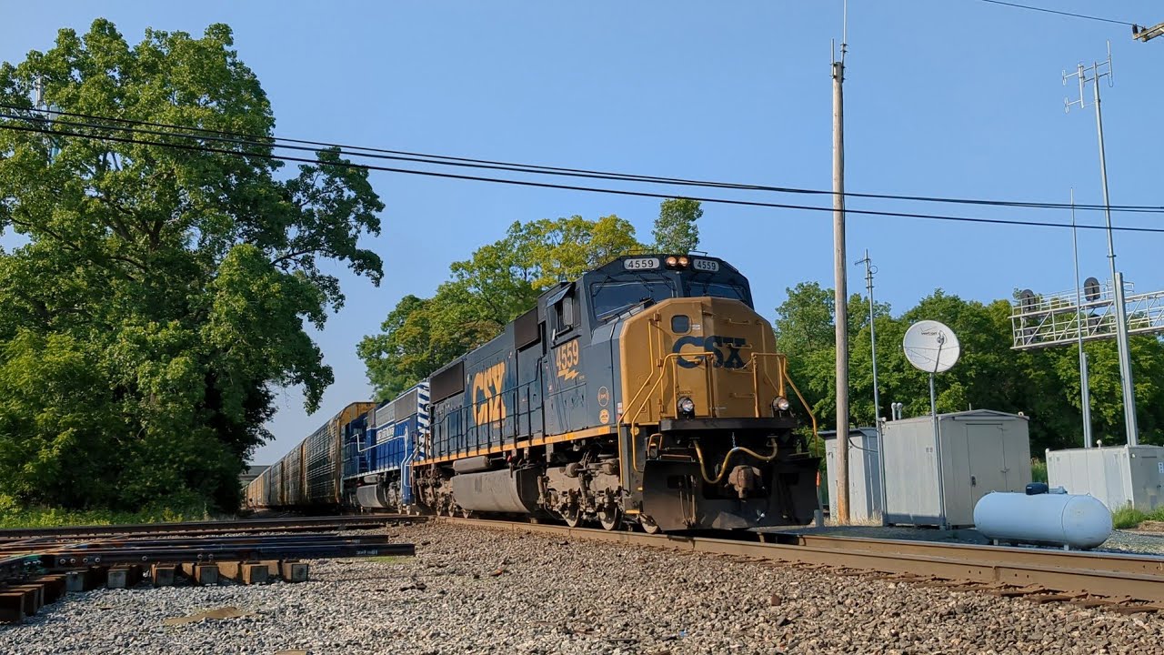6/17/23: CSX SD70MAC #4559 & LSRC SD70M #6432 head south @ Romulus w ...