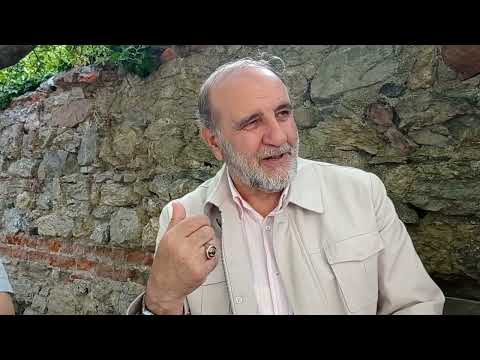 Fefmi Coşar hoca  emekli olduğu Kurban Nasuh Baba Caminin banisi Mimar Nasuhu anlatıyor.