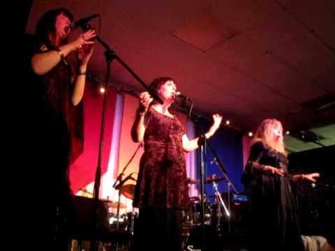 Louisa John Krol, Adrienne Piggott & Bron Lloyd : The Gardener (live ...