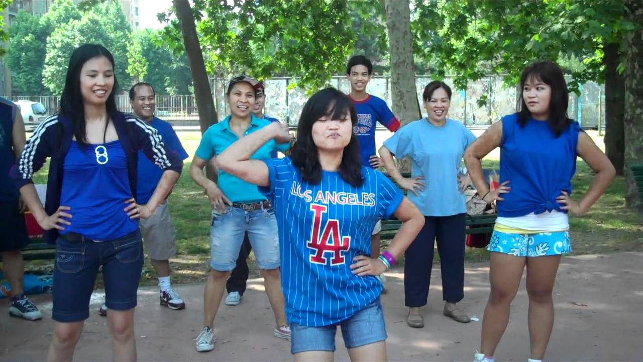 Cheering BLUE Team (Sportsfest May 2011) - YouTube