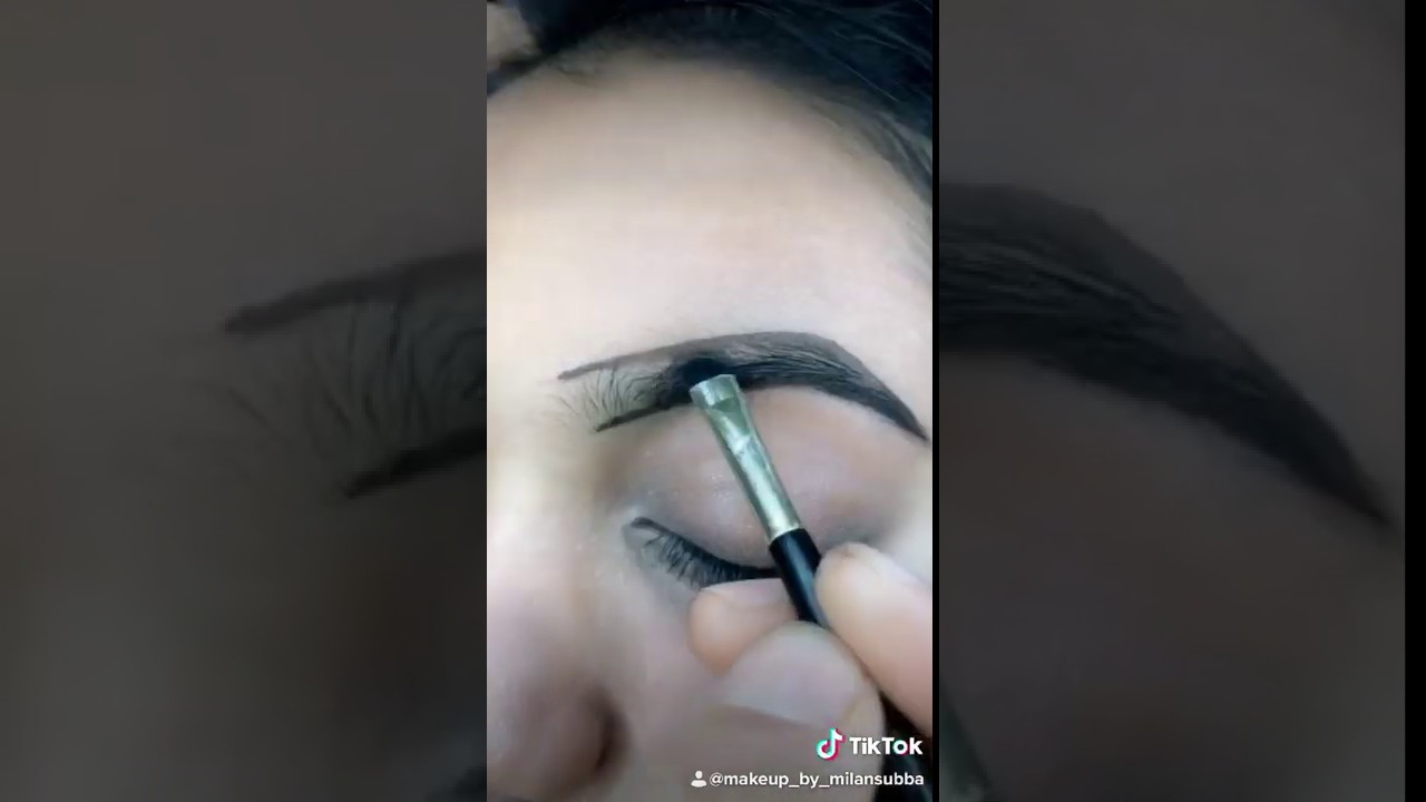 Eyebrow shaping tutorial for beginners 😘 - YouTube