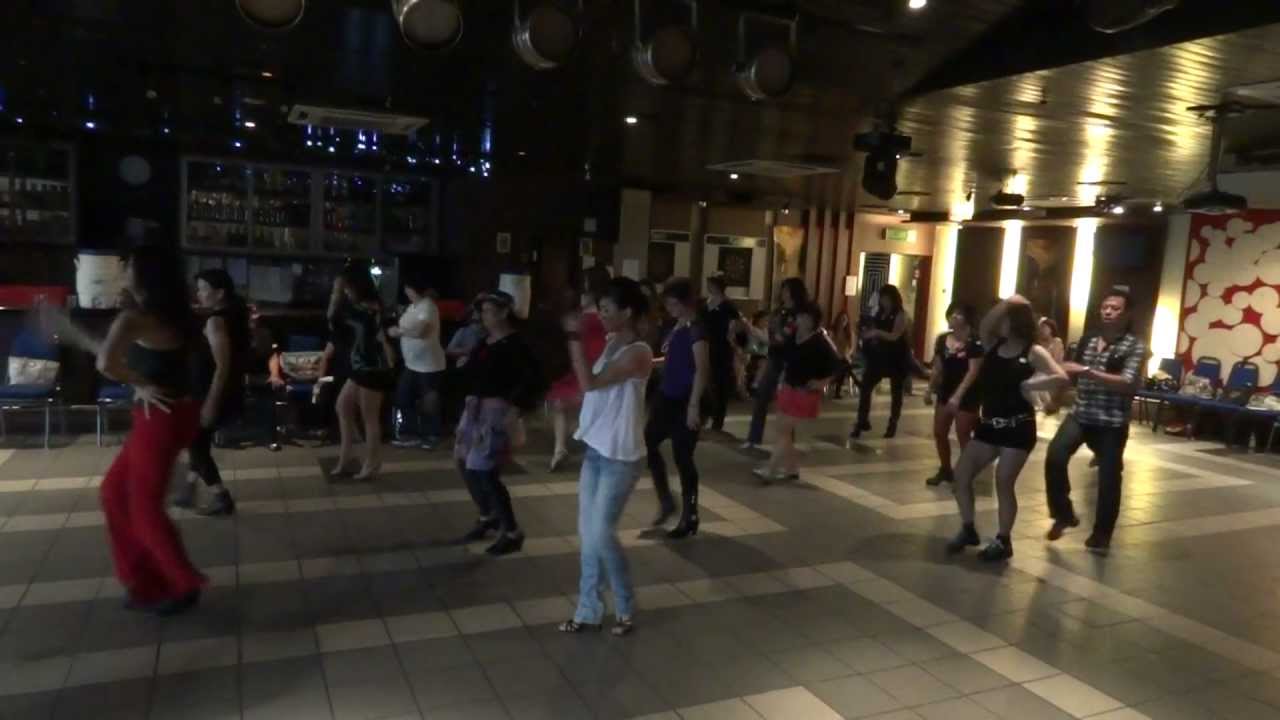 (YOU'RE MAKING ME) HOT, HOT, HOT - LINE DANCE - YouTube