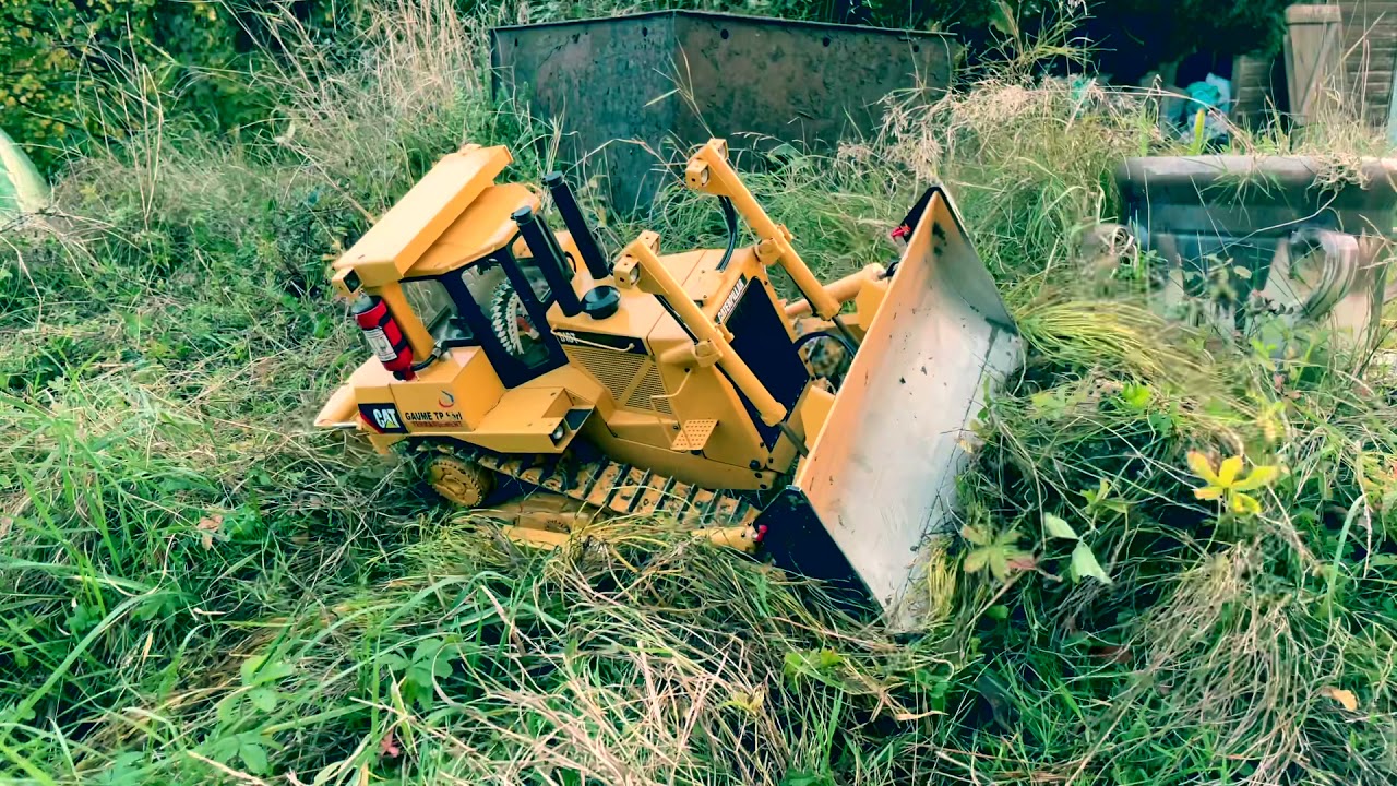 DX2R Caterpillar RC Dozer Stone Pusher - YouTube