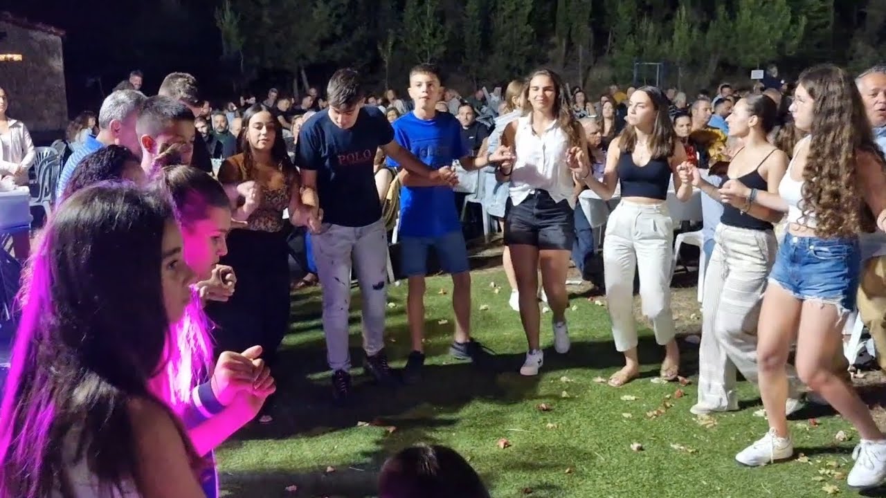 Μια μοντέρνα απ την Αθήνα-Έχω χαρά και πάω-Τα ματάκια σου-Βαγγελίτσα ...