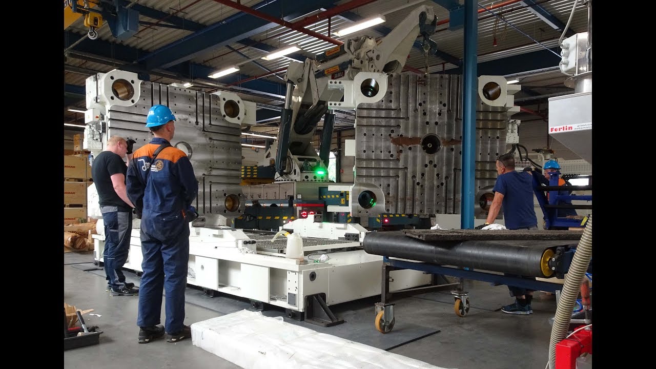 Construction Haitian 2100 timelaps - YouTube