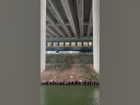 DF4B 2290 hauls train no. K1205 passing under bridge of haiwuxiroad(海五西路) - YouTube