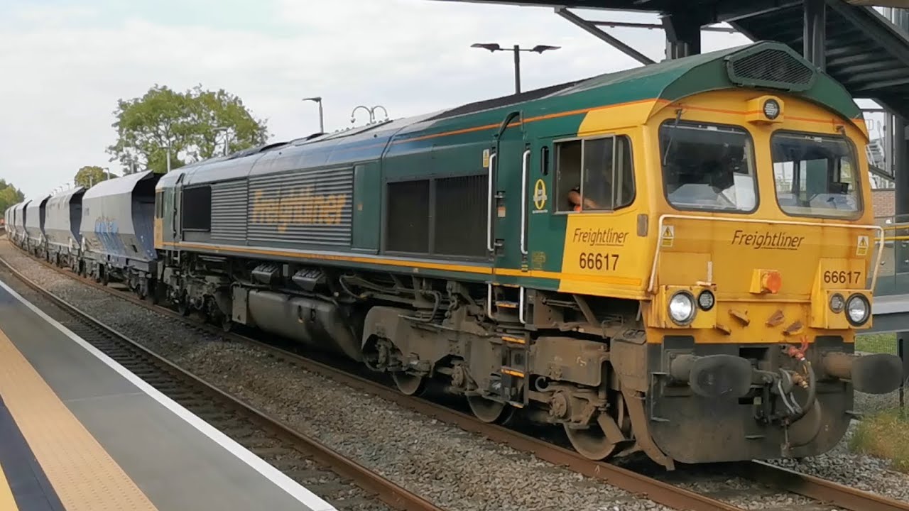 Freightliner Class 66 66617 Leads HHA/HIA Hoppers Southbound Through ...