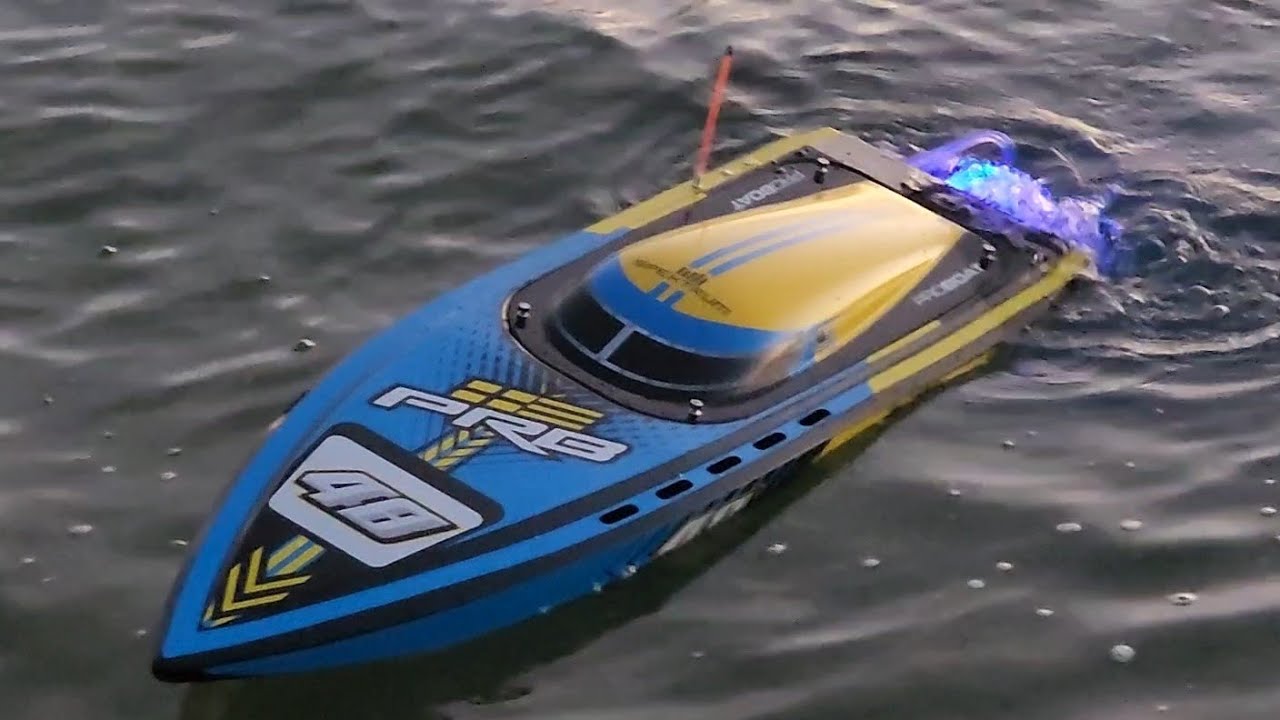 ProBoat Super Sonic Wake 48 & Animal Cat II evening run. - YouTube