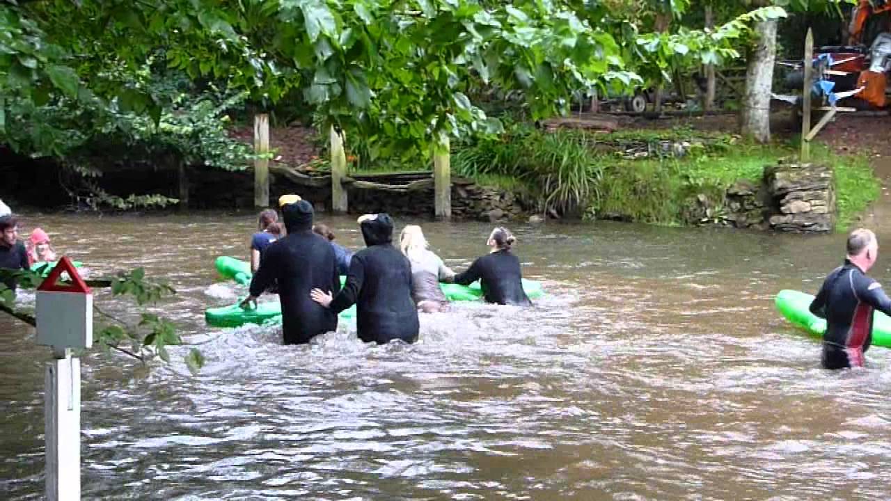 The Watermans Arms Crocodile Race 2012 (Video) - YouTube