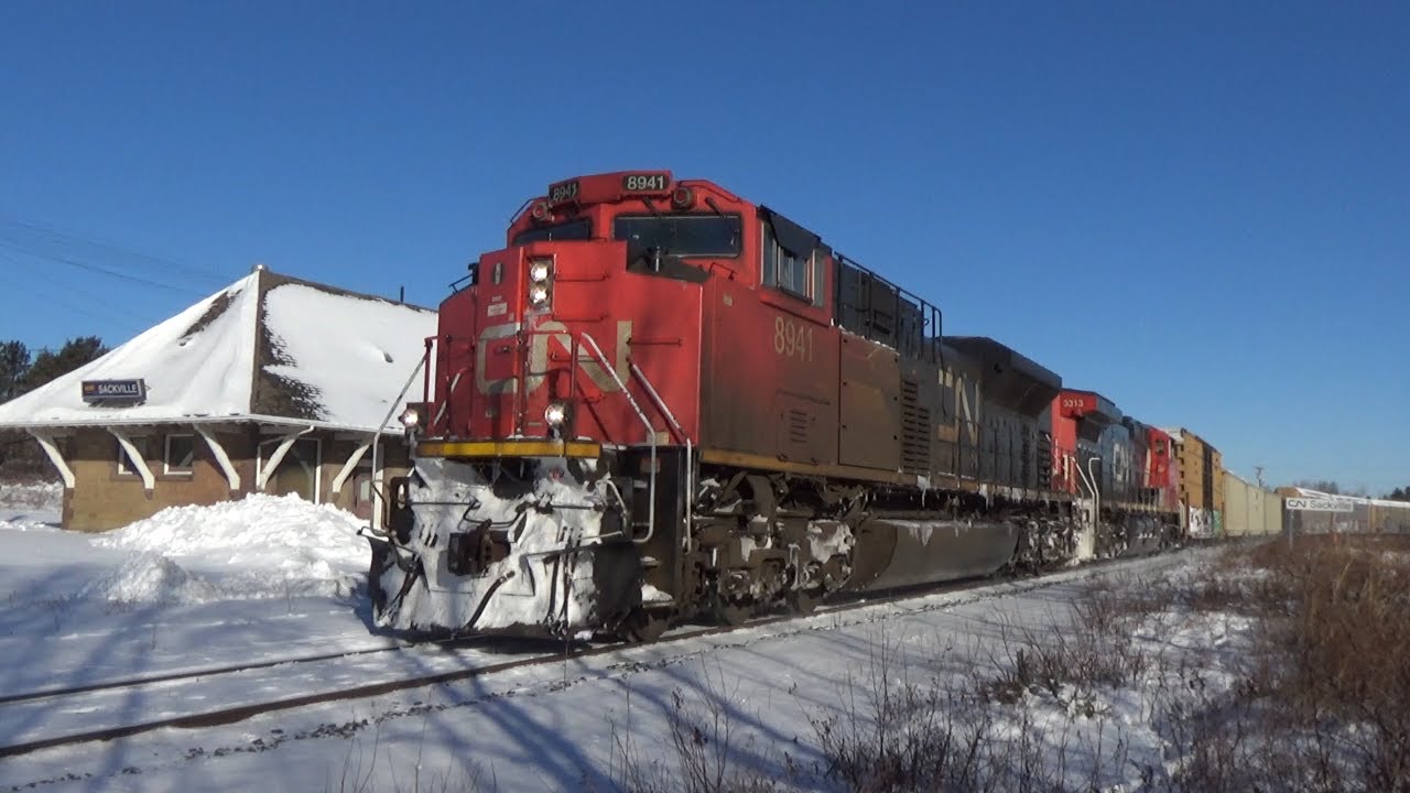 Short Freight Train CN 507 Rolling thru Sackville, NB on a Sunny ...