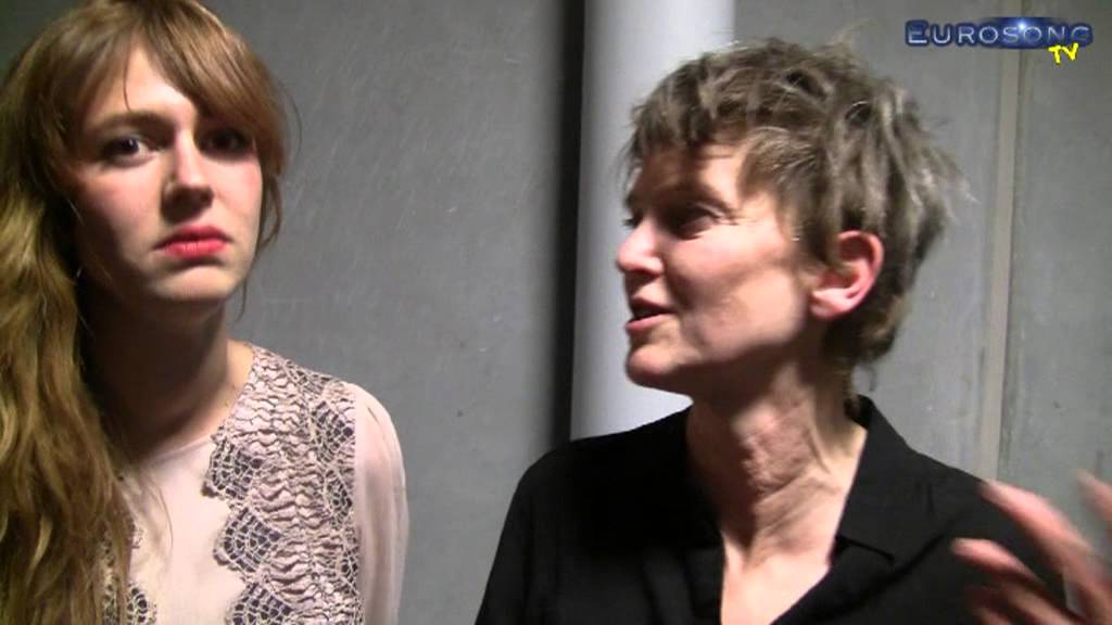 Sangskriverne Lise Cabble og Julia Fabrin - YouTube